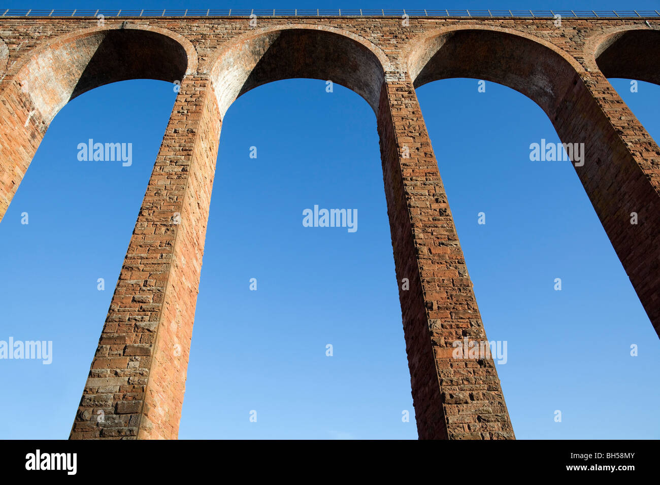 Leaderfoot alte Eisenbahnviadukt in den Scottish Borders - eleganten ...