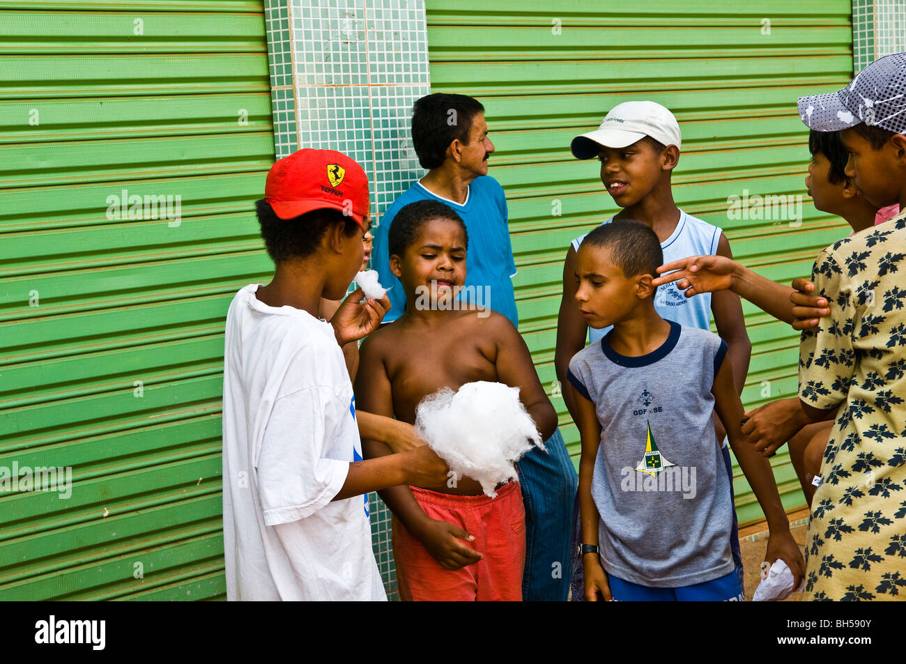 Favela kids -Fotos und -Bildmaterial in hoher Auflösung – Alamy