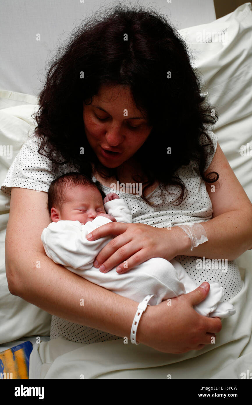 Geborenes kind -Fotos und -Bildmaterial in hoher Auflösung – Alamy