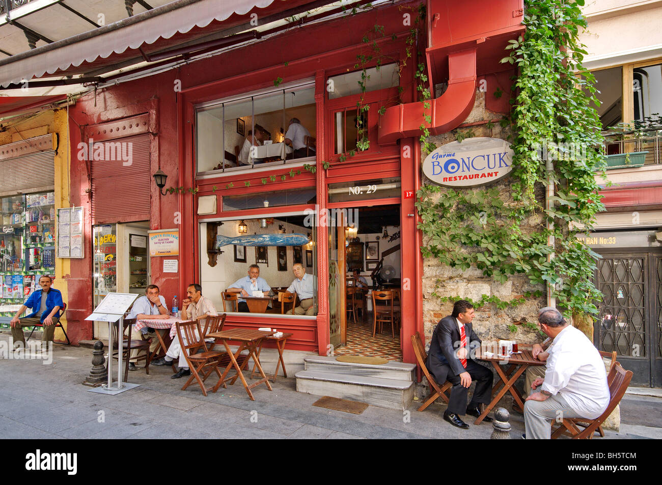 Nevizade istanbul -Fotos und -Bildmaterial in hoher Auflösung – Alamy