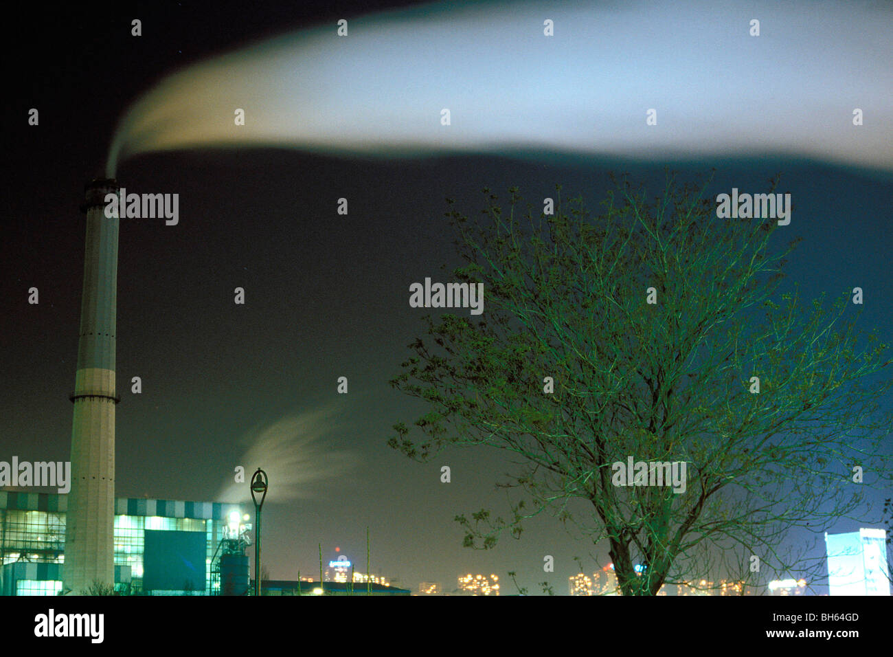 LUFTVERSCHMUTZUNG AUF DIE PARIS RING ROAD, IVRY (94), FRANKREICH ...