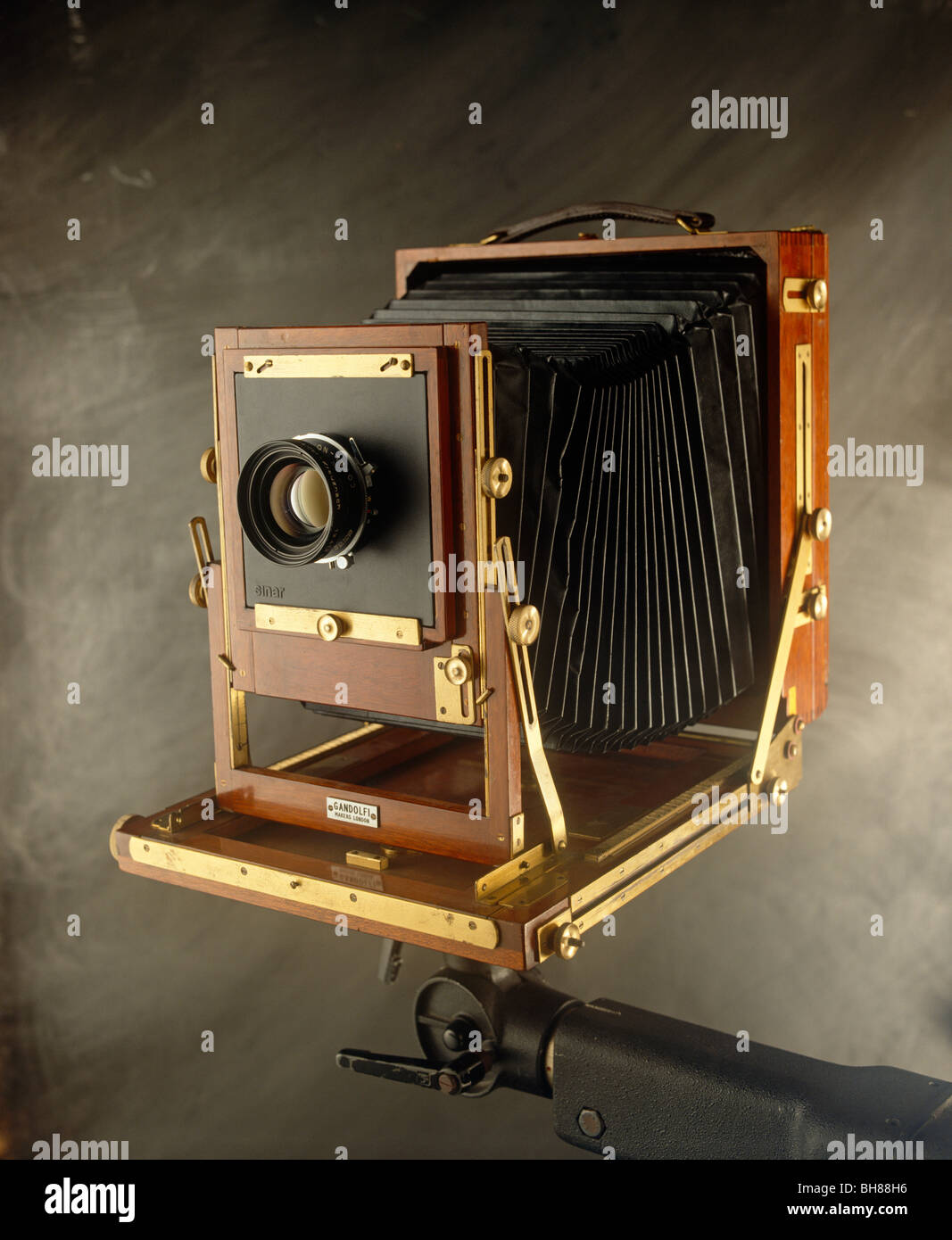 Old fashioned camera -Fotos und -Bildmaterial in hoher Auflösung – Alamy
