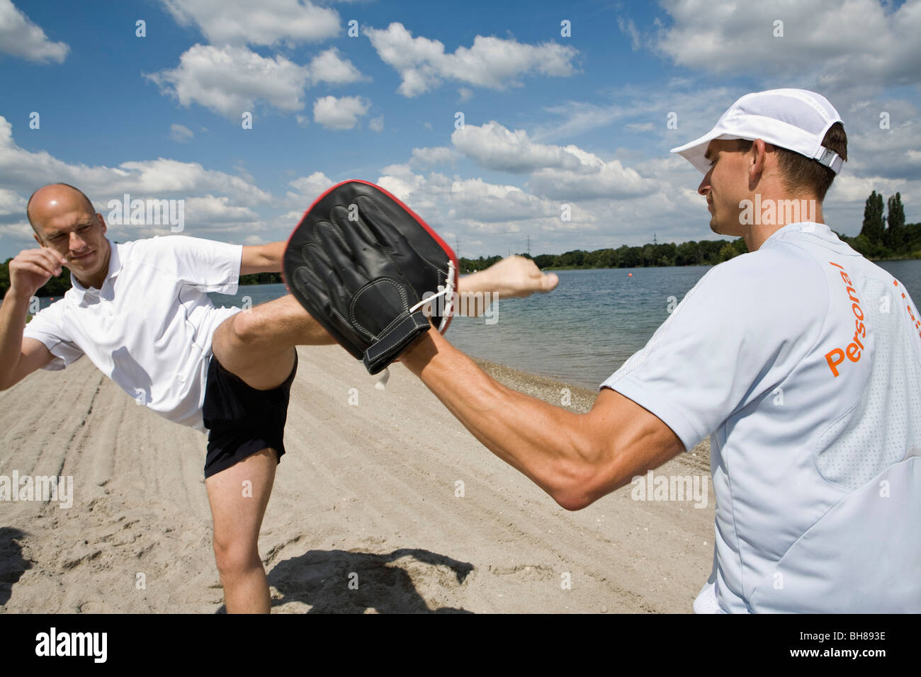 Kickboxen strand -Fotos und -Bildmaterial in hoher Auflösung – Alamy