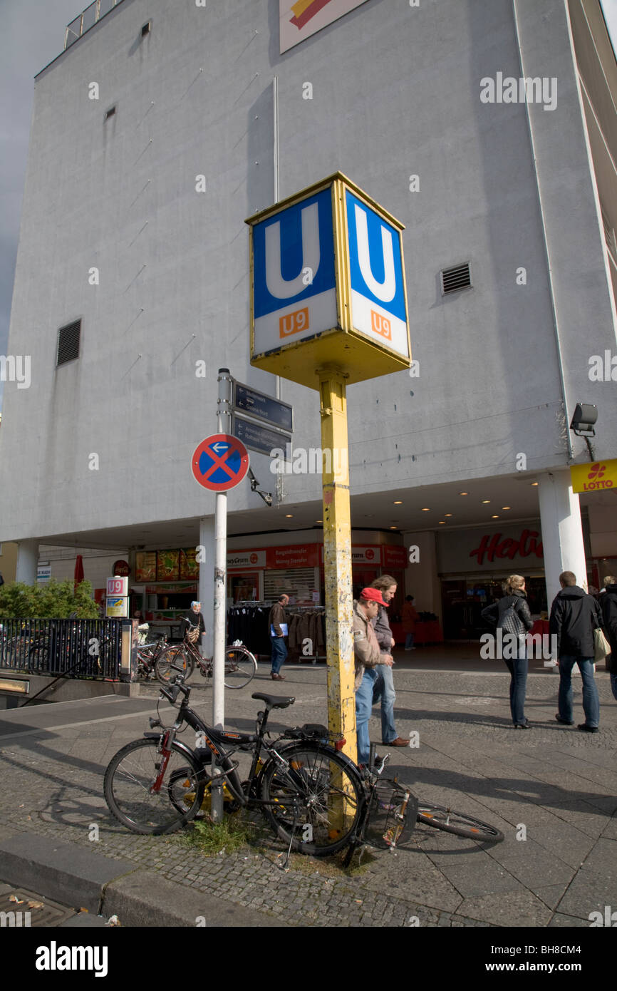 U Bahn Station Zeichen Berlin Deutschland Stockfotografie - Alamy