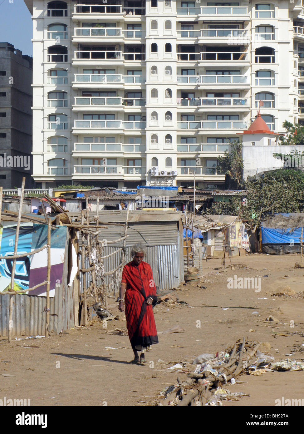 High rise buildings slums mumbai -Fotos und -Bildmaterial in hoher ...