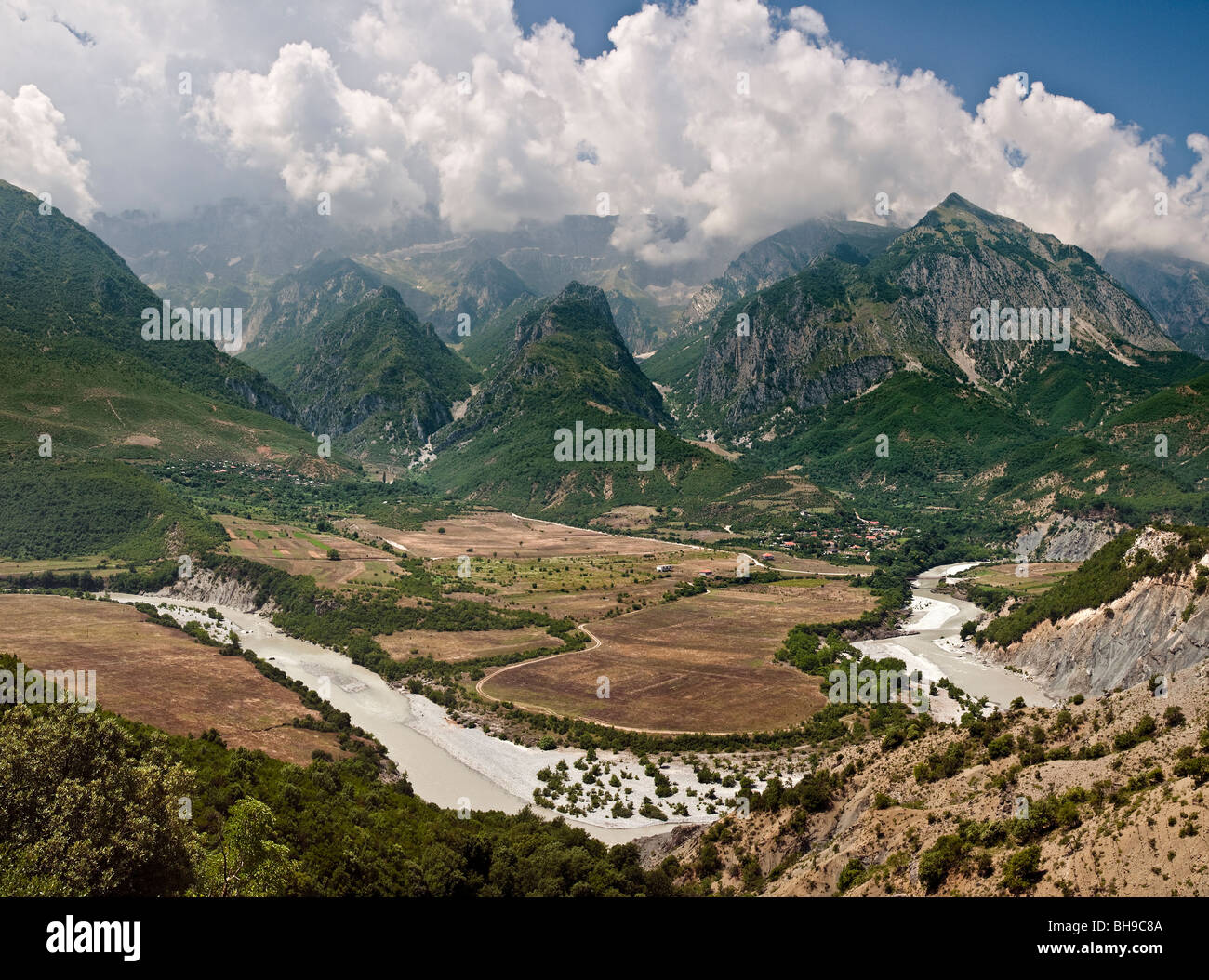 Vjosa river albania -Fotos und -Bildmaterial in hoher Auflösung – Alamy