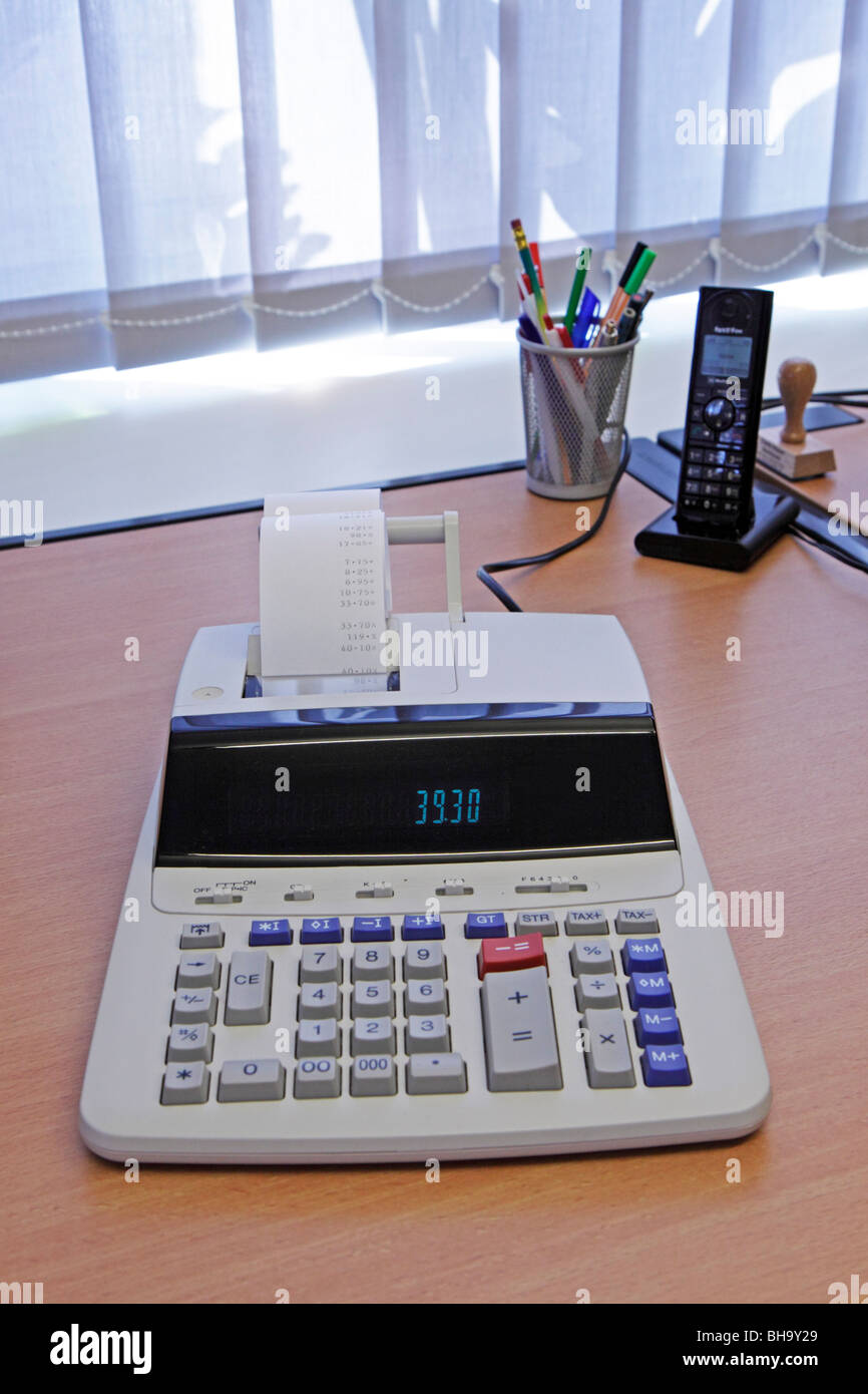 Calculating machine -Fotos und -Bildmaterial in hoher Auflösung – Alamy Calculating machine -Fotos und -Bildmaterial in hoher Auflösung – Alamy