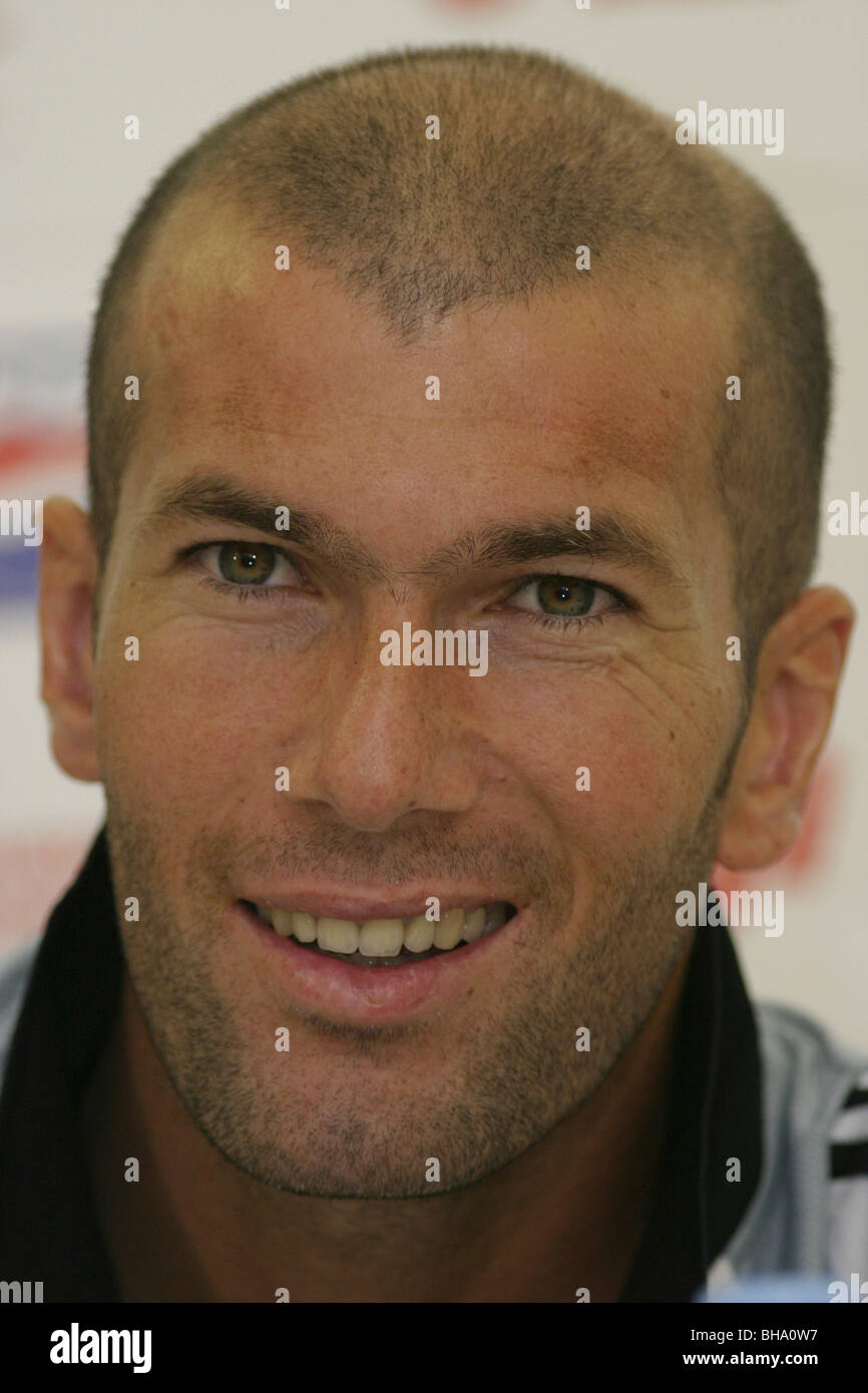 Gewinner zinedine zidane -Fotos und -Bildmaterial in hoher Auflösung ...