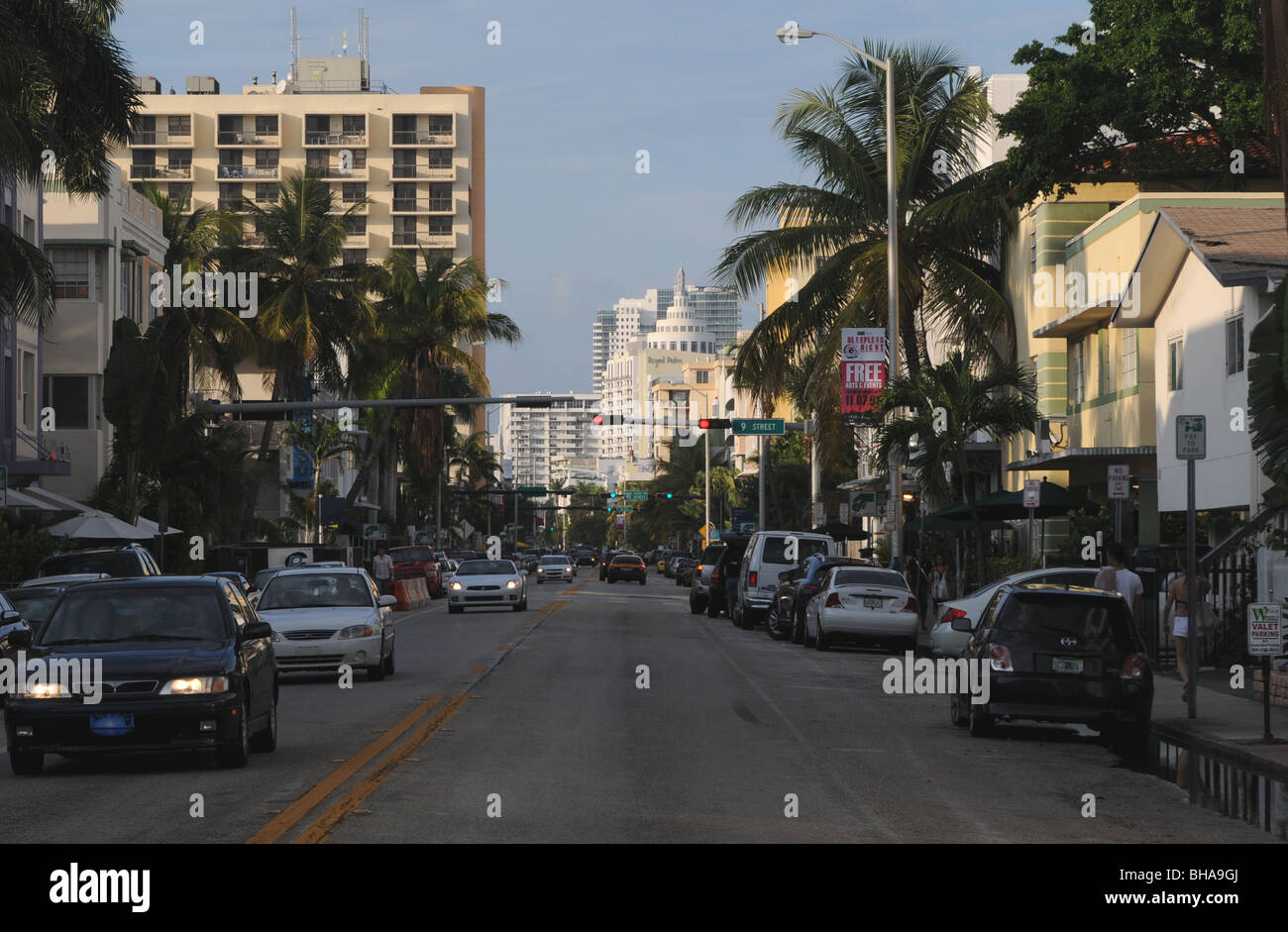 Collins strand allee miami beach -Fotos und -Bildmaterial in hoher ...