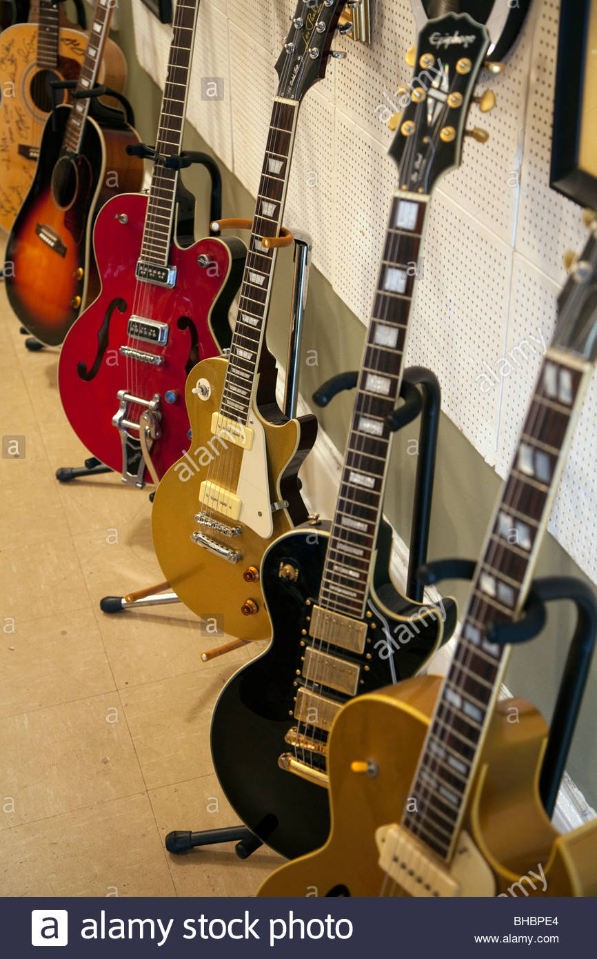 Elvis Presley Gitarre Stockfotos & Elvis Presley Gitarre Bilder - Alamy