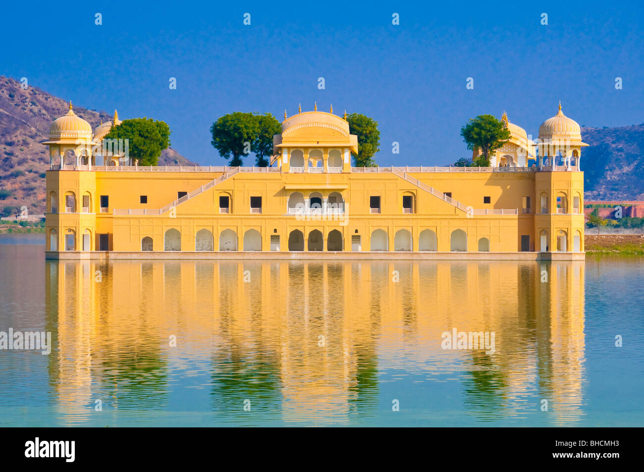 Die Jai Mahal - Lake Palace, Jaipur, Rajasthan, Indien Stockfotografie ...
