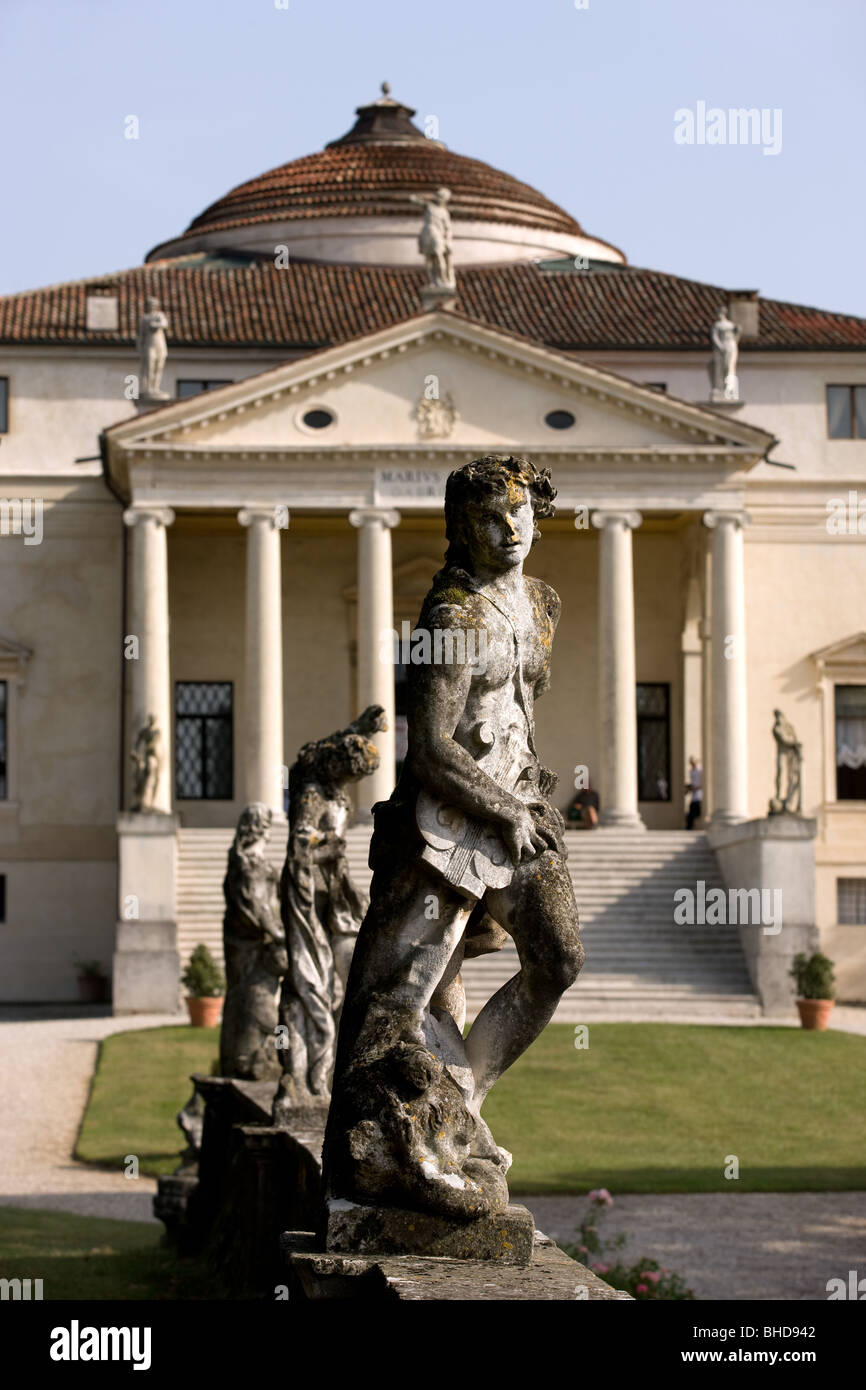 Statue di capra -Fotos und -Bildmaterial in hoher Auflösung – Alamy