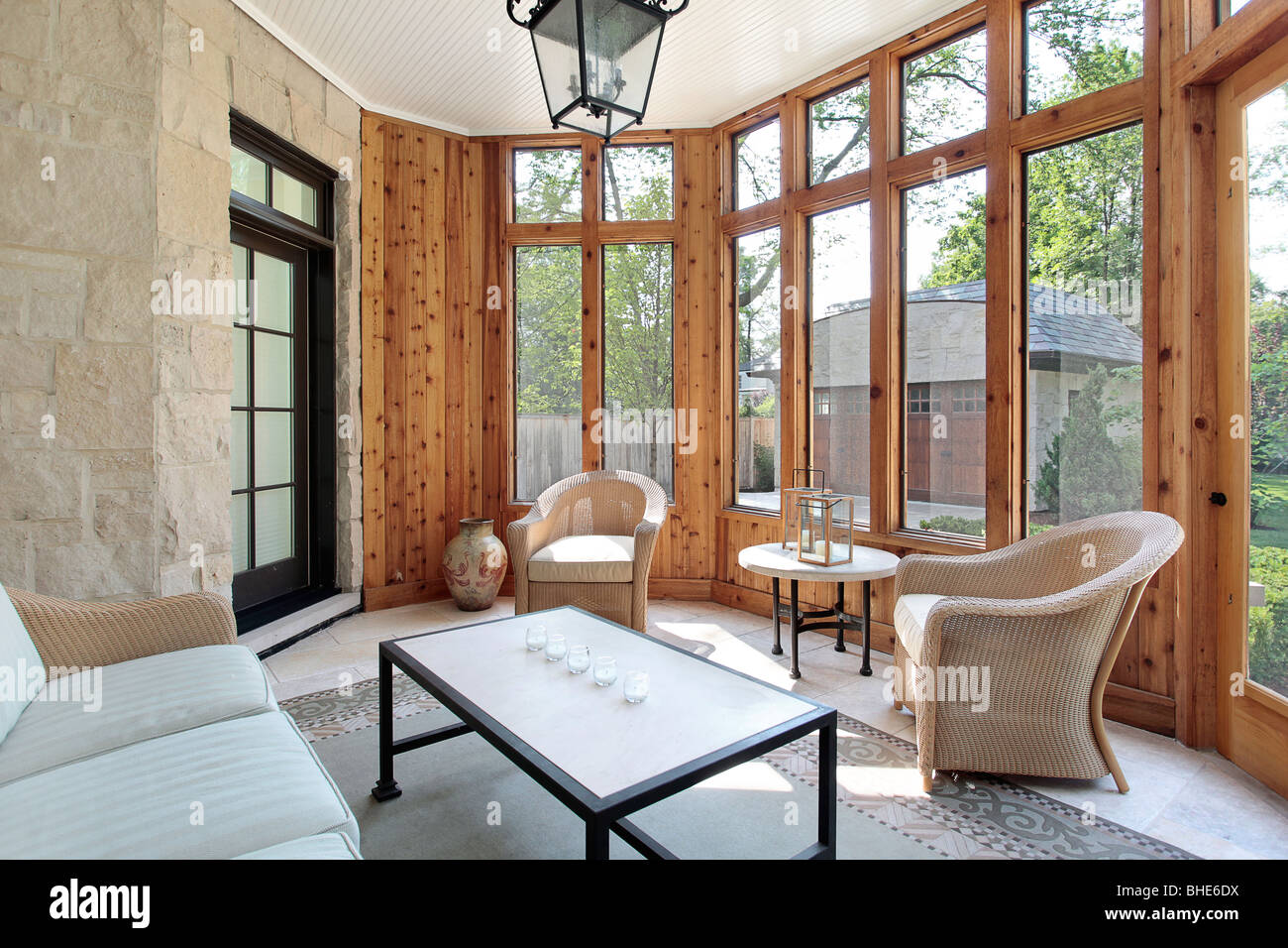 Veranda dekorieren -Fotos und -Bildmaterial in hoher Auflösung – Alamy