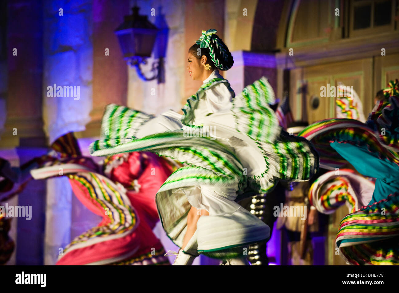 Traditionelle tänzer auf der -Fotos und -Bildmaterial in hoher ...
