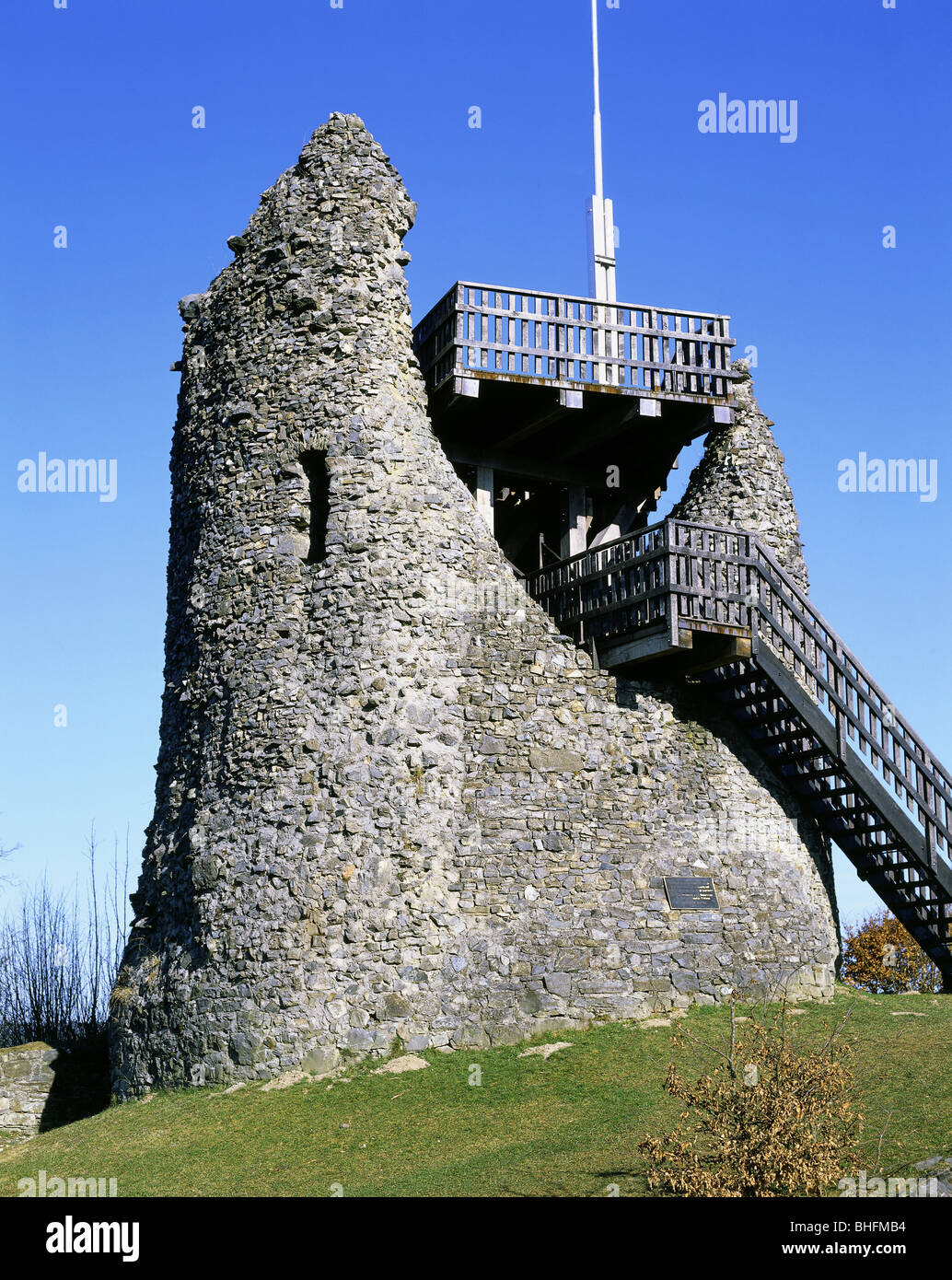 Burgruine eversberg -Fotos und -Bildmaterial in hoher Auflösung – Alamy