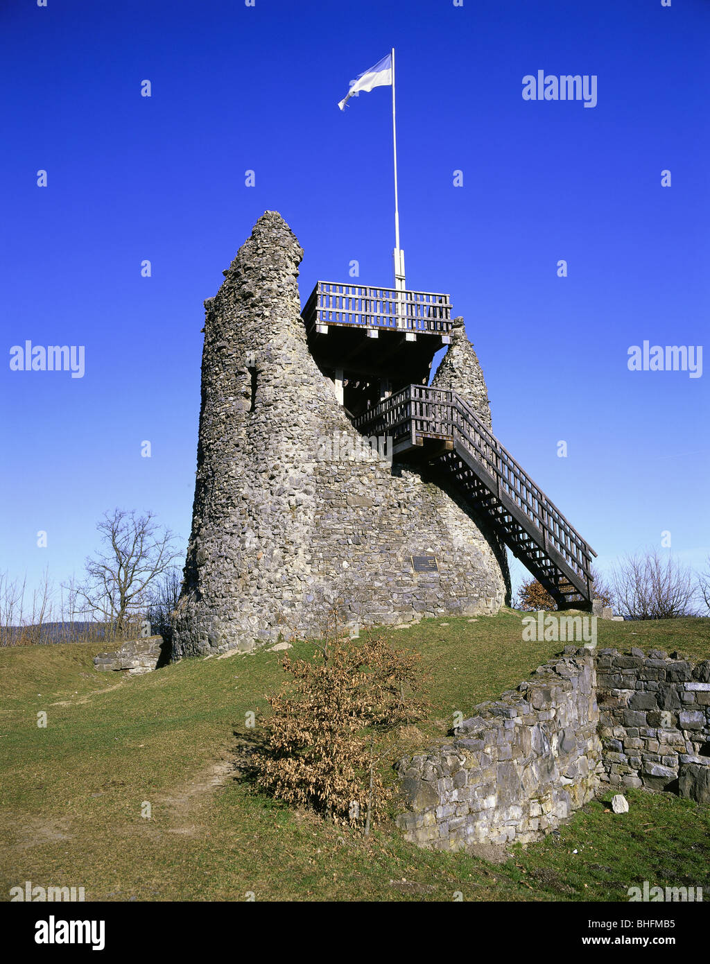 Burgruine eversberg -Fotos und -Bildmaterial in hoher Auflösung – Alamy