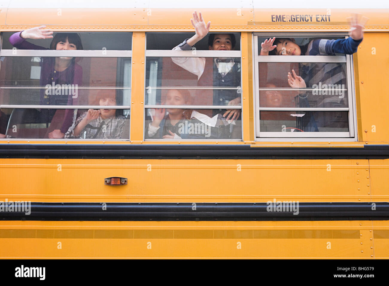 Kinder im bus -Fotos und -Bildmaterial in hoher Auflösung – Alamy
