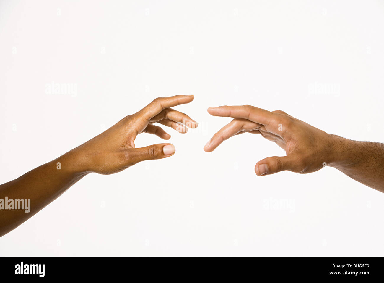 Hands reaching out -Fotos und -Bildmaterial in hoher Auflösung – Alamy