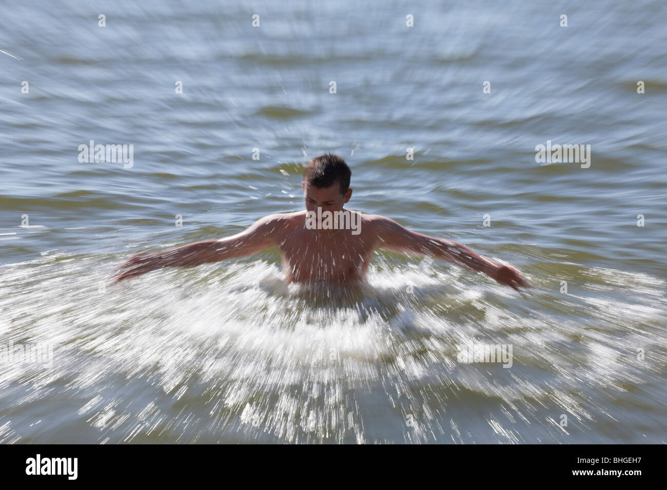 Junge badend Stockfotos und -bilder Kaufen - Alamy