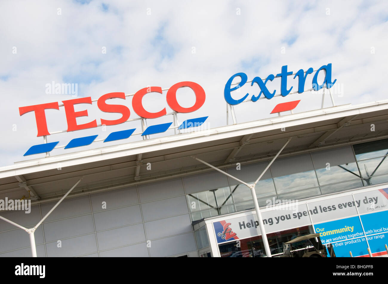 Tesco extra supermarkt zeichen -Fotos und -Bildmaterial in hoher ...