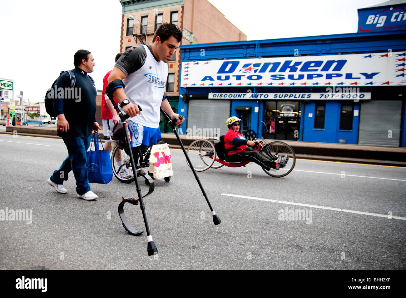 Double amputee -Fotos und -Bildmaterial in hoher Auflösung – Alamy