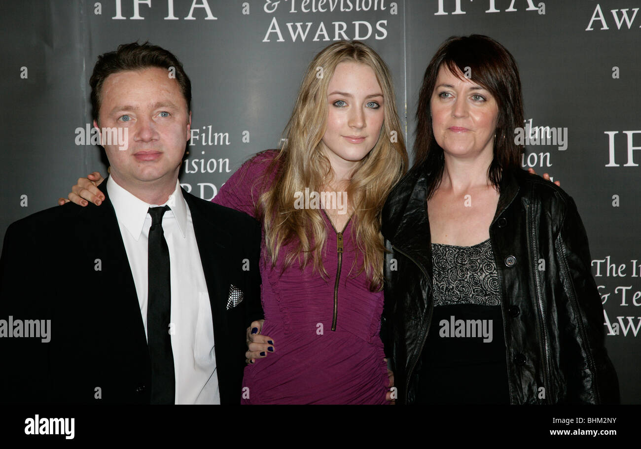 Saoirse ronan eltern -Fotos und -Bildmaterial in hoher Auflösung – Alamy