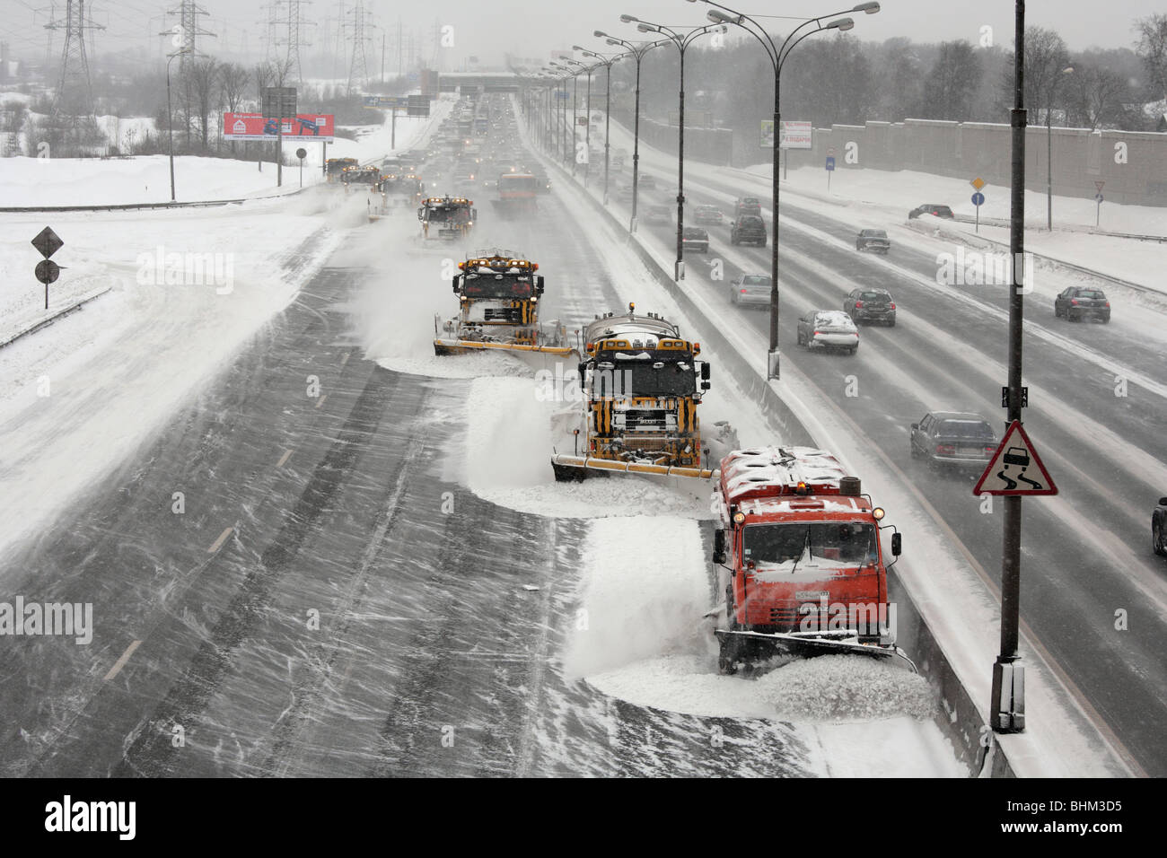 Schneesturm autobahn -Fotos und -Bildmaterial in hoher Auflösung – Alamy