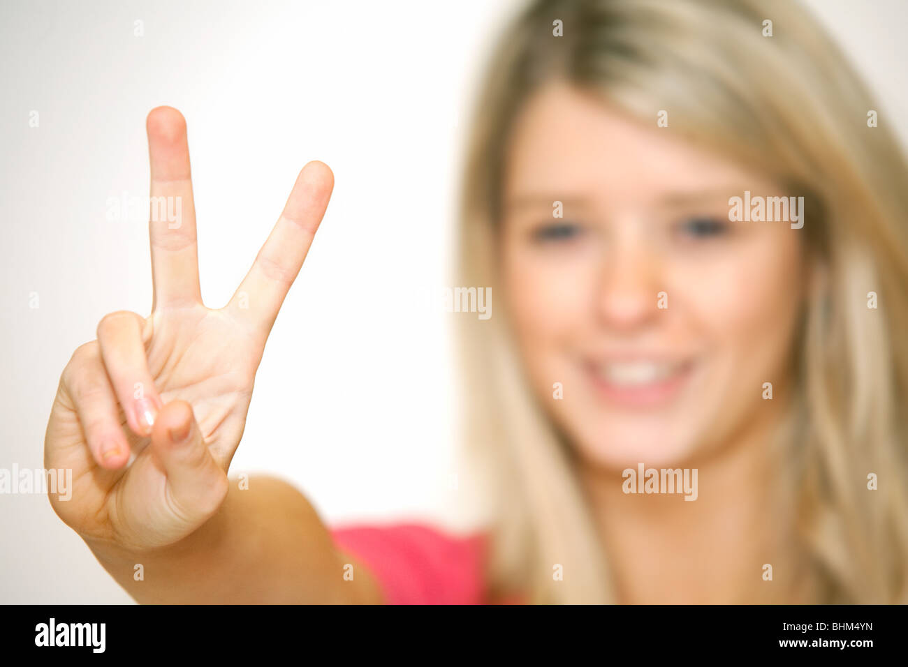 V zeichen victory zeichen -Fotos und -Bildmaterial in hoher Auflösung ...