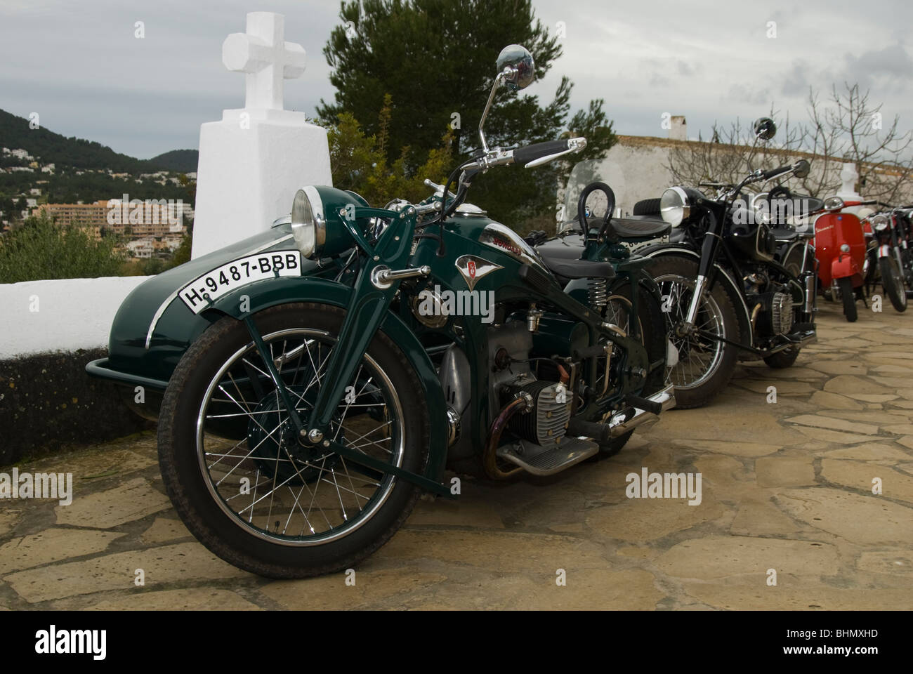 Motorbike with the sidecar -Fotos und -Bildmaterial in hoher Auflösung ...
