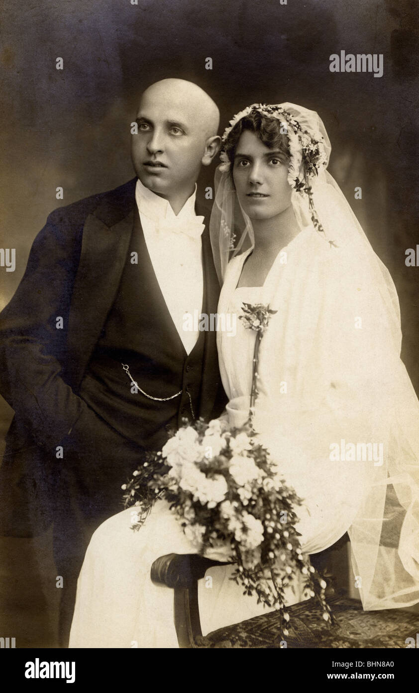 Historische kleider 1900 -Fotos und -Bildmaterial in hoher Auflösung – Alamy