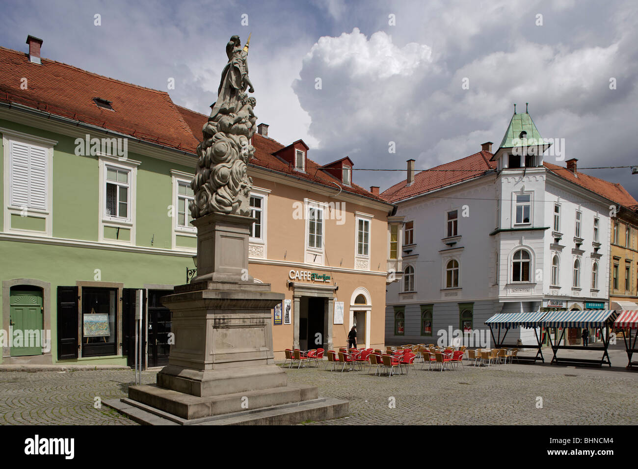 Ptuj, Altstadt, Pest Denkmal, Mestni Square, typische Objekte ...