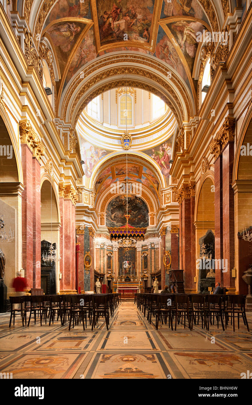Innenraum von st pauls kathedrale mdina -Fotos und -Bildmaterial in hoher Auflösung – Alamy