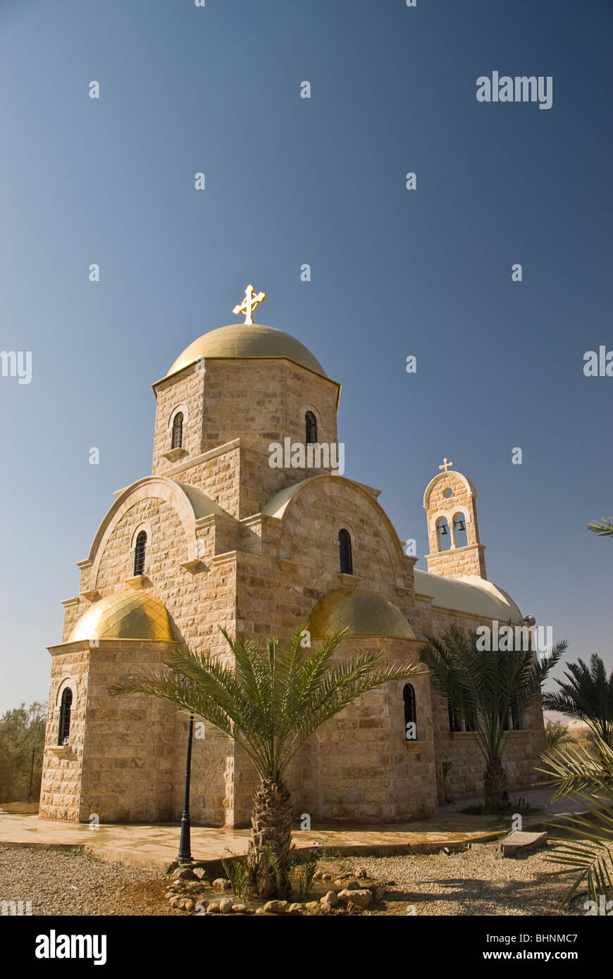 Katholische Kirche an der offiziellen Stelle durch den Jordanien Fluß ...