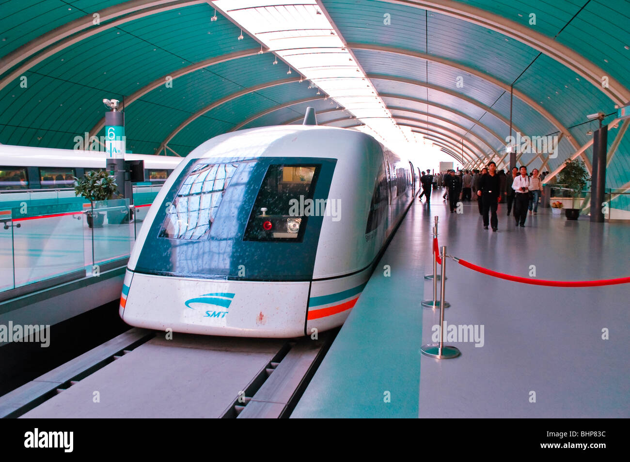 Magnetschwebebahn Transrapid, Hochgeschwindigkeitszug, Haltestelle ...