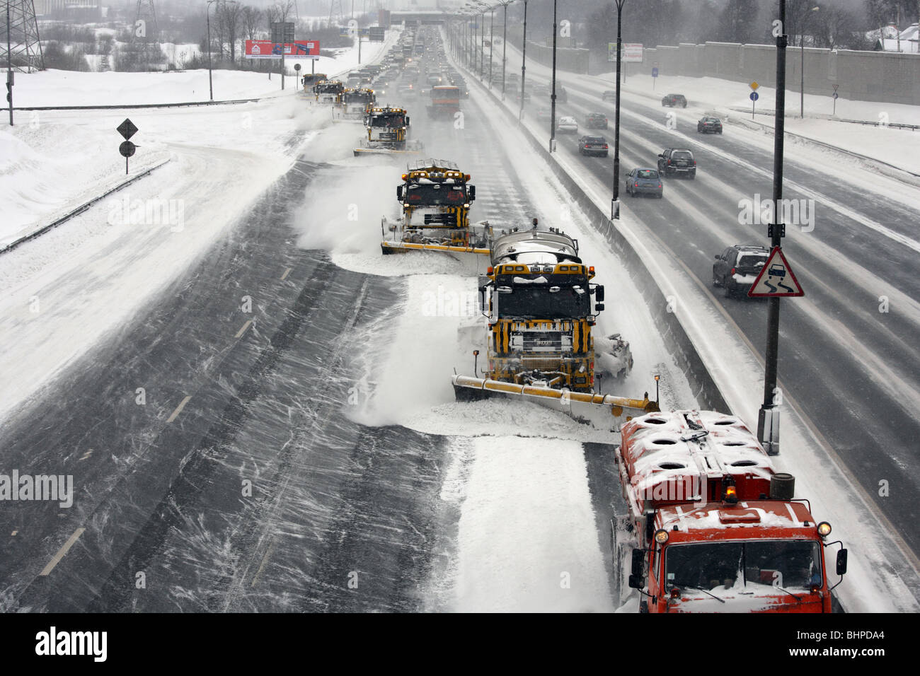 Schneesturm autobahn -Fotos und -Bildmaterial in hoher Auflösung – Alamy