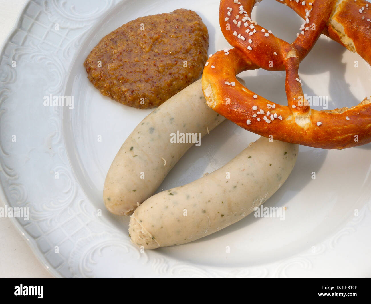 Weißwurst Mit Süßem Senf Und Bretzel, Bayern, Deutschland | Weißwurst ...