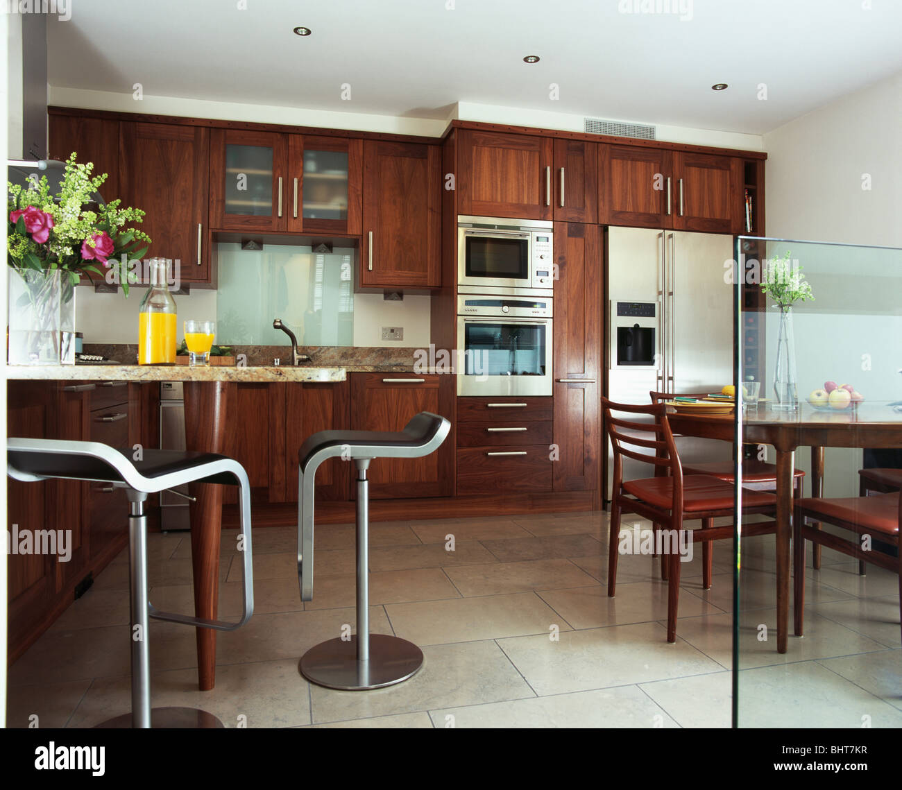 Kalkstein schemel -Fotos und -Bildmaterial in hoher Auflösung – Alamy