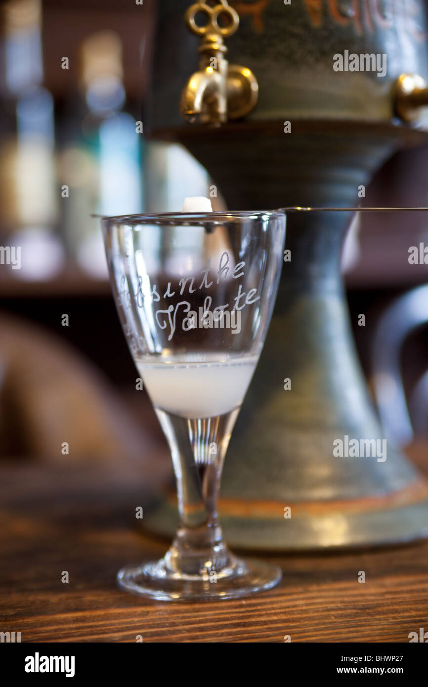 Absinth la fee verte -Fotos und -Bildmaterial in hoher Auflösung – Alamy
