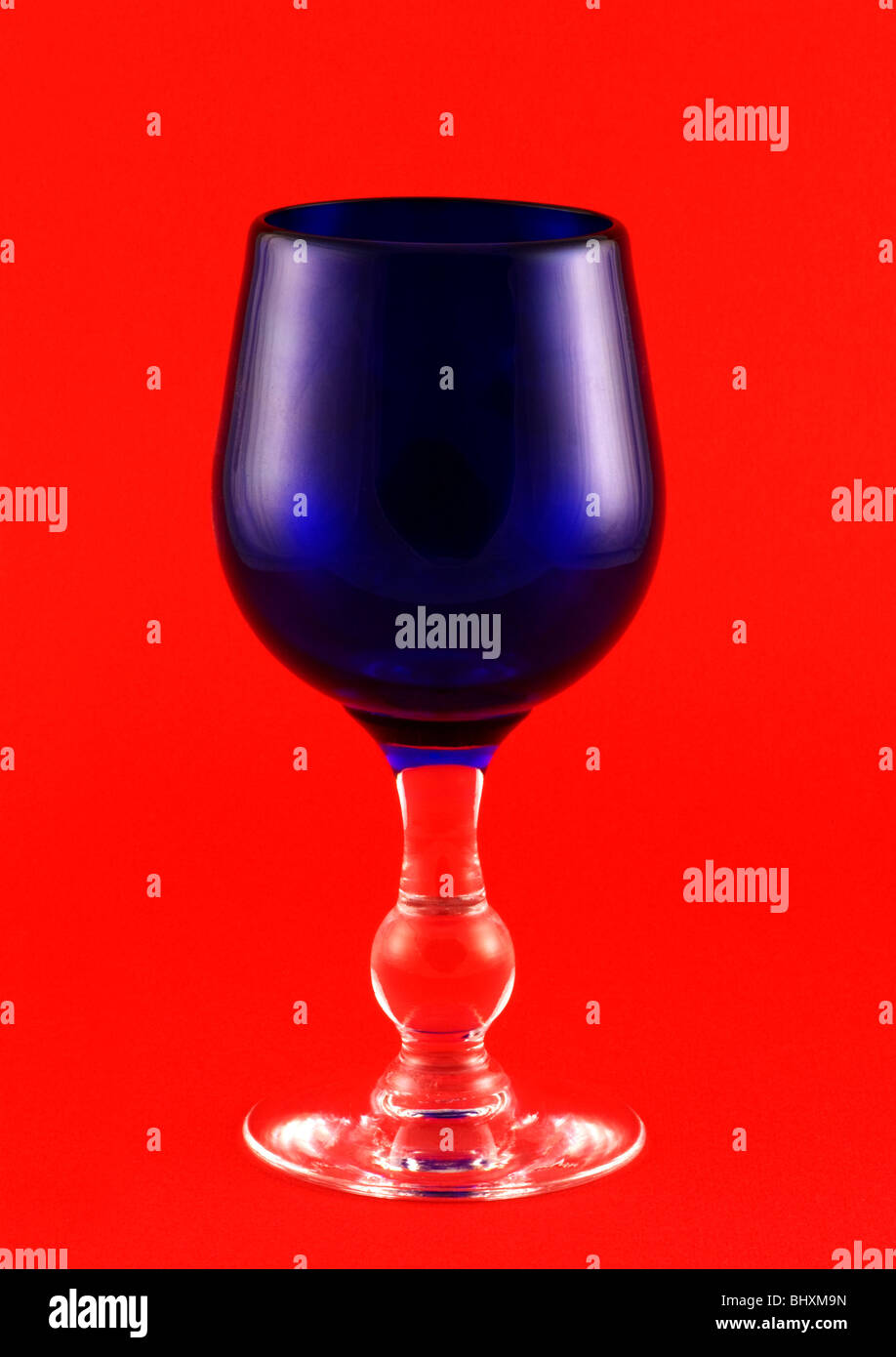 Blauer likör -Fotos und -Bildmaterial in hoher Auflösung – Alamy