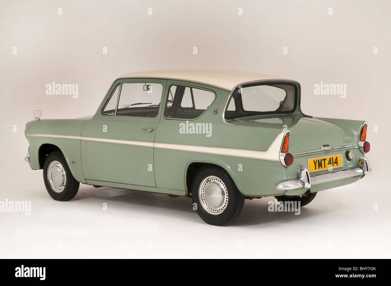 Ford anglia 1200 super -Fotos und -Bildmaterial in hoher Auflösung – Alamy