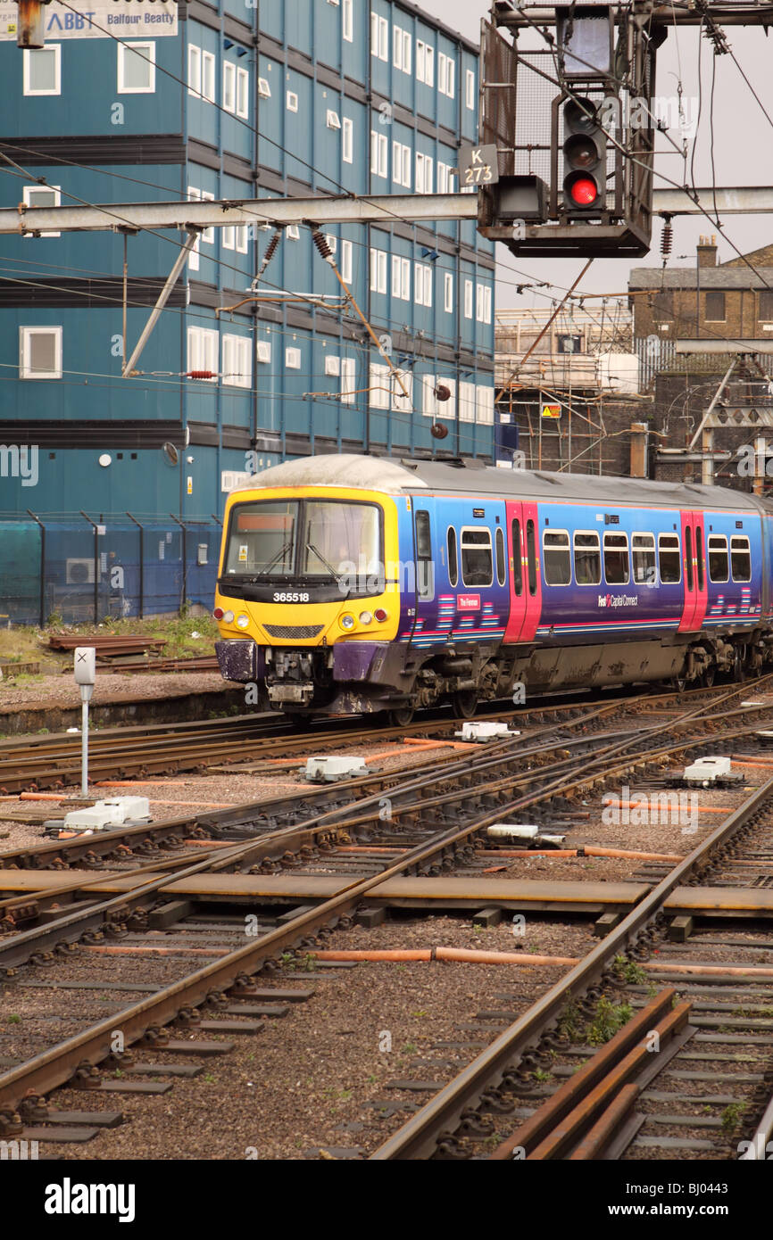 First Capital Connect Zug Klasse 365 Networker Express Klasse am London ...