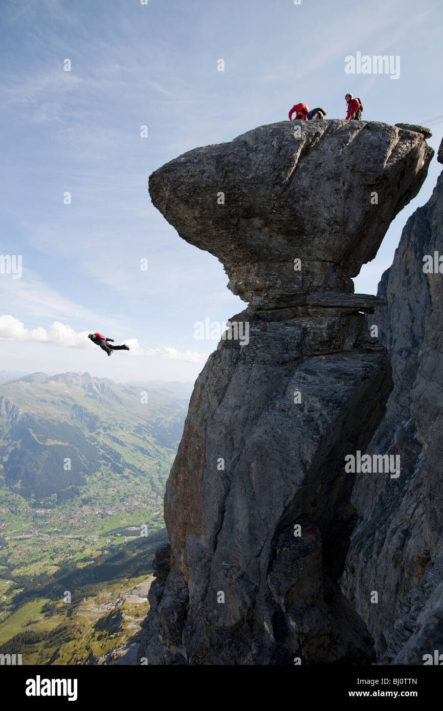 Von der klippe springen -Fotos und -Bildmaterial in hoher Auflösung – Alamy