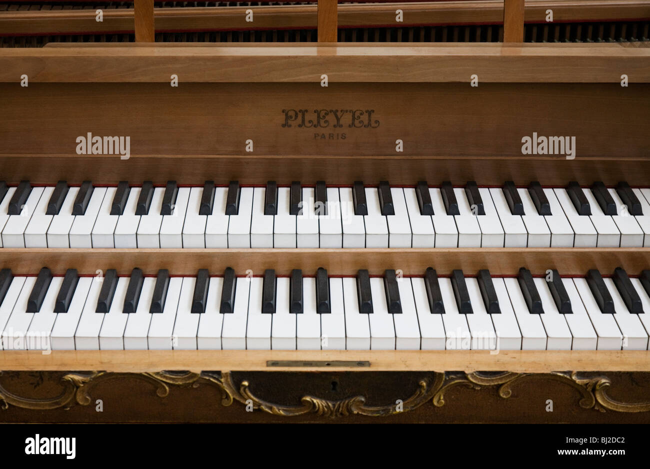 Double keyboard piano -Fotos und -Bildmaterial in hoher Auflösung – Alamy