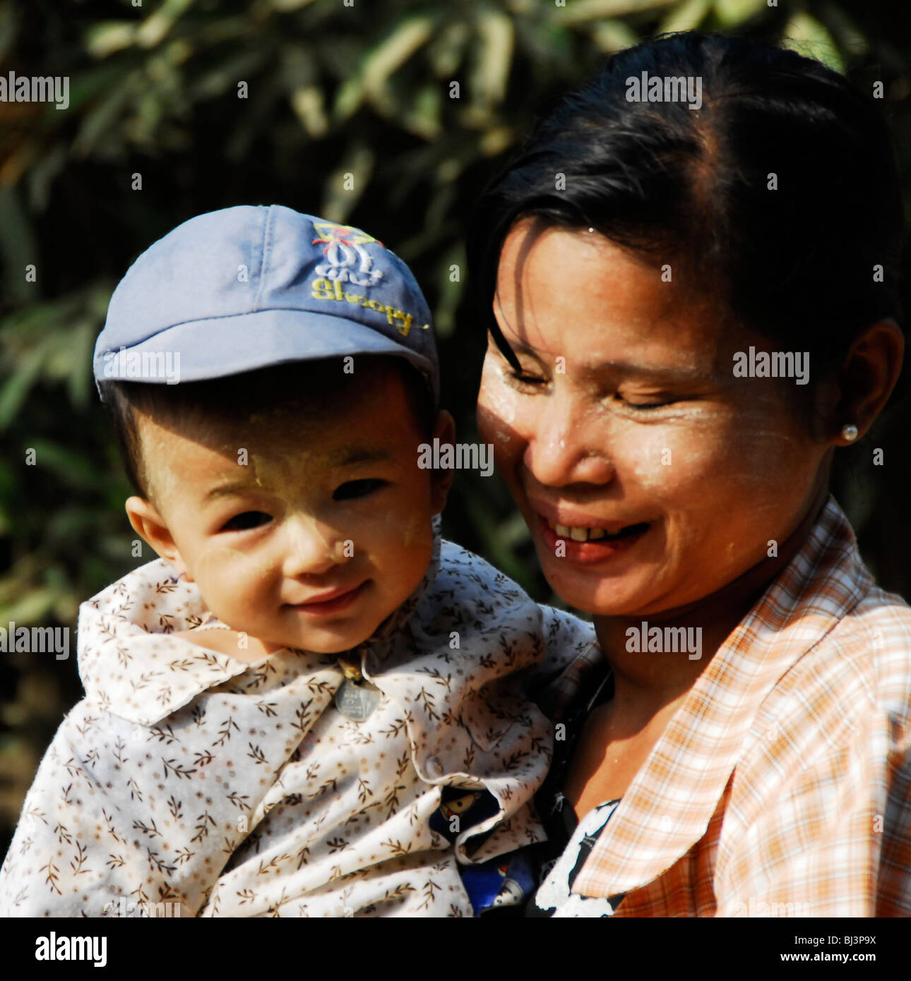 Sohn und mutter tak -Fotos und -Bildmaterial in hoher Auflösung – Alamy