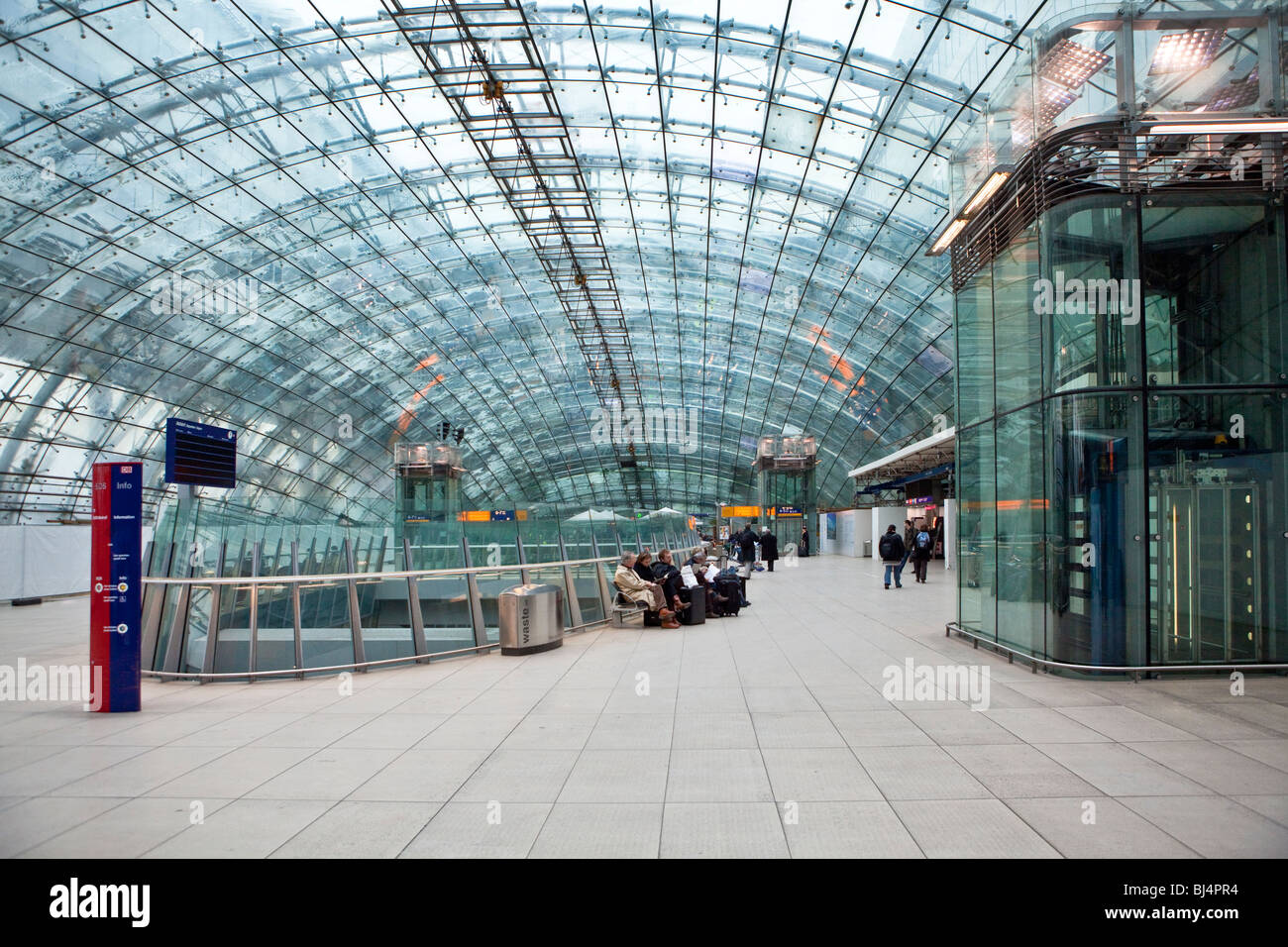 AIRail Terminal am Flughafen Frankfurt, Frankfurt, Hessen Deutschland ...