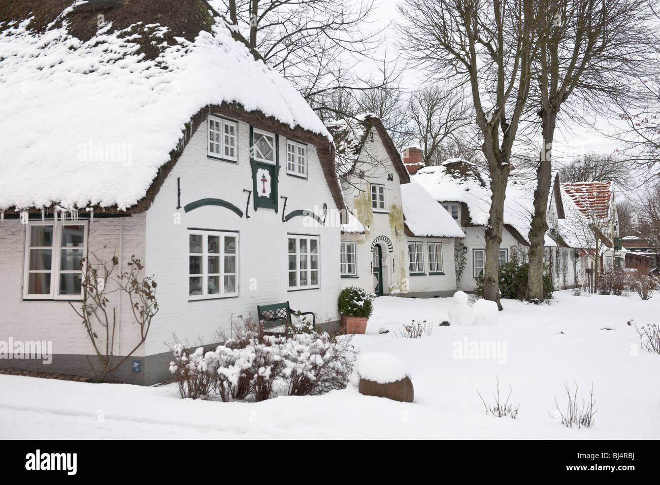 Friesische Häuser im Schnee, Nieblum Dorf auf der Nordsee Insel Föhr ... Friesische Häuser im Schnee, Nieblum Dorf auf der Nordsee Insel Föhr ...