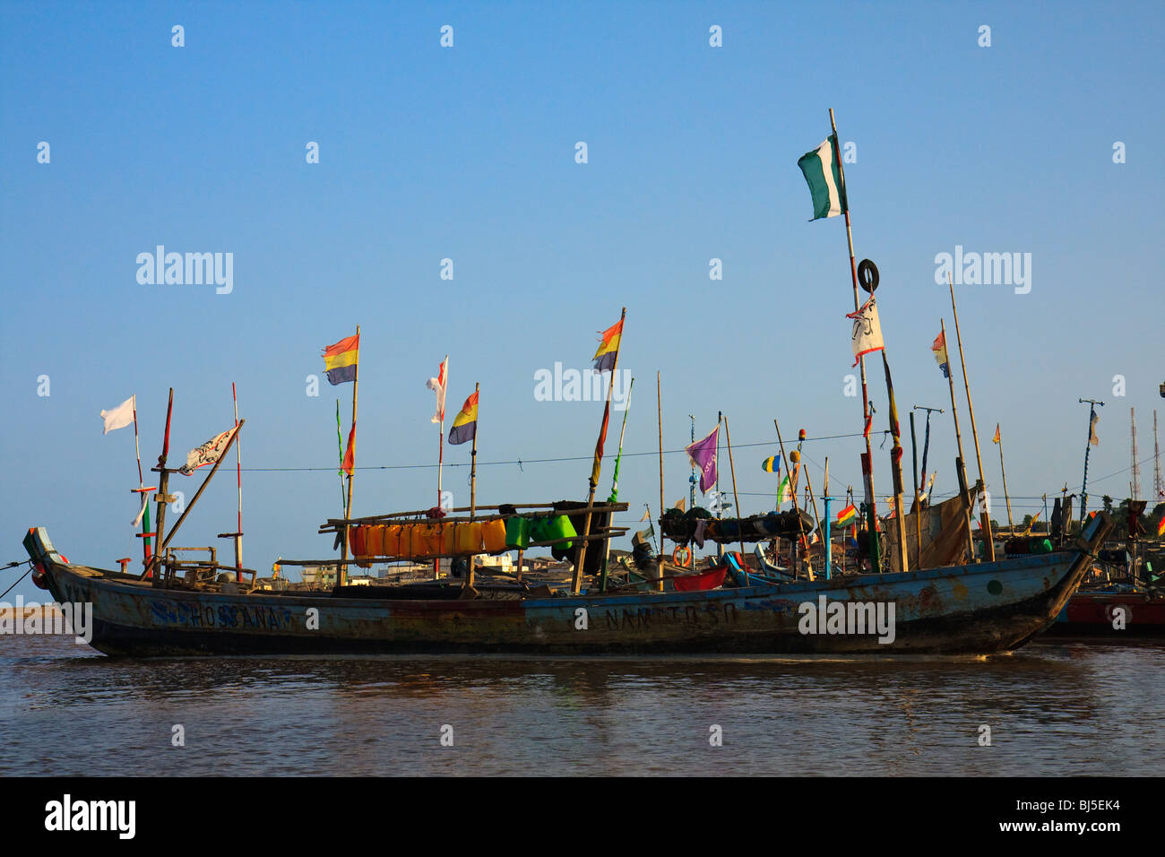 Shama Transportwasser Boot Ghana Flüsse in Afrika Stockfotografie - Alamy