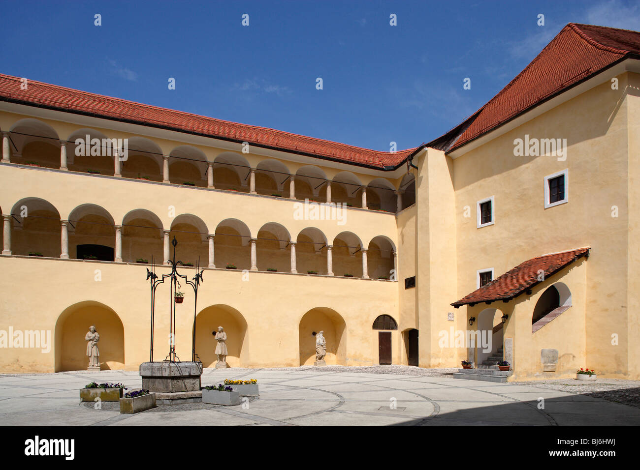 Mokrice castle -Fotos und -Bildmaterial in hoher Auflösung – Alamy
