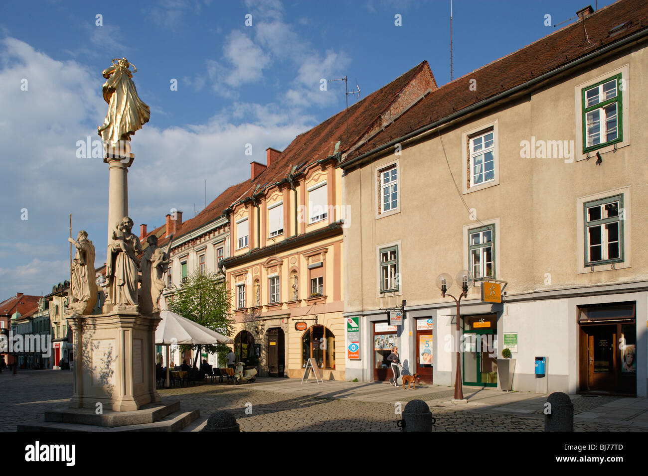 Celje, Altstadt, Galvni Trg - Hauptplatz, Pest-Denkmal, typische ...
