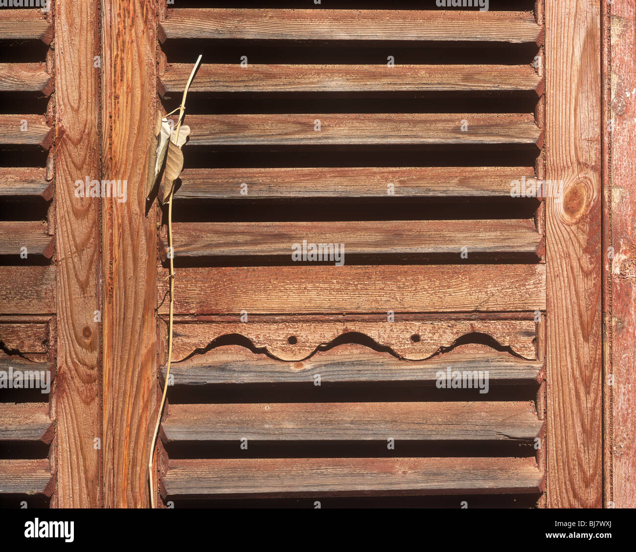 Wooden louvre windows -Fotos und -Bildmaterial in hoher Auflösung – Alamy